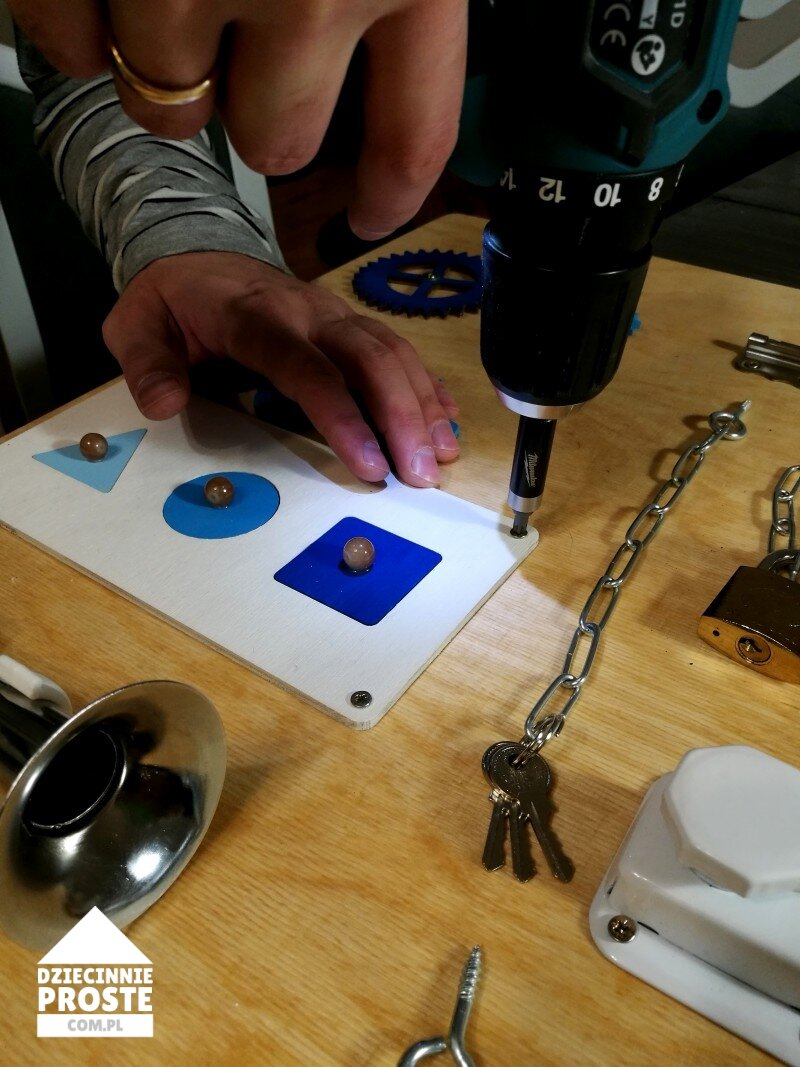 DIY tablica manipulacyjna - Dziecinnie Proste - Blog