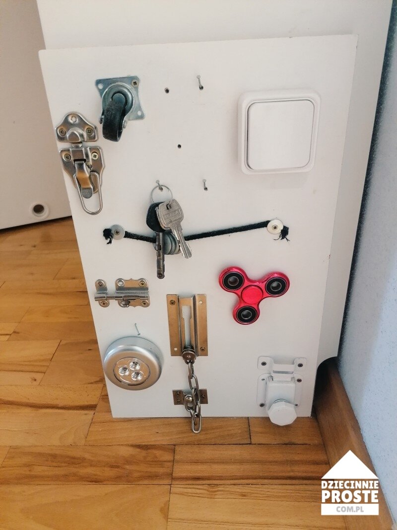 DIY tablica manipulacyjna. Wersja 2. - Dziecinnie Proste - Blog